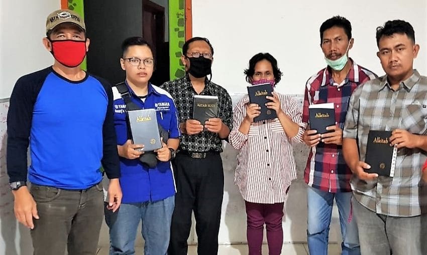 Indonesian Pastor Leads Hard-Line Muslims to Faith in Christ ...